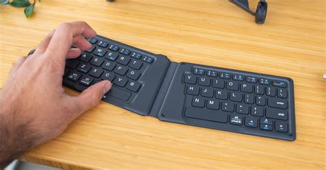 Targus Ergonomic Foldable Bluetooth Antimicrobial Keyboard Pack Hacker