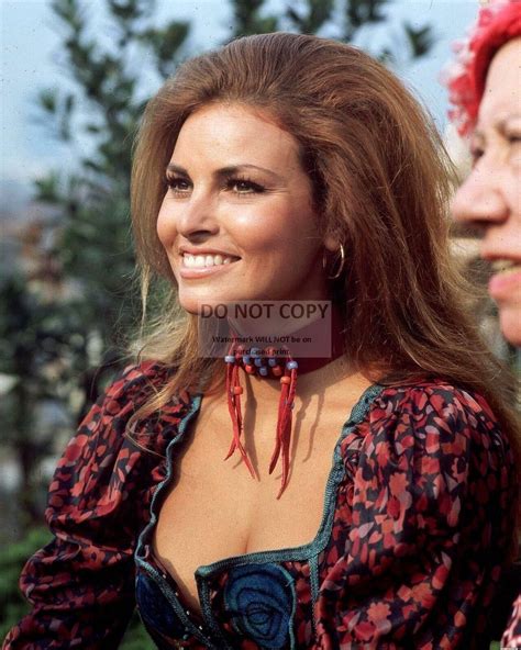 Raquel Welch Actress And Sex Symbol 8x10 Publicity Photo Ab923