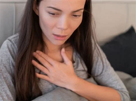 Cảm thấy tim đập nhanh sau khi nằm xuống khi nào cần gặp bác sĩ