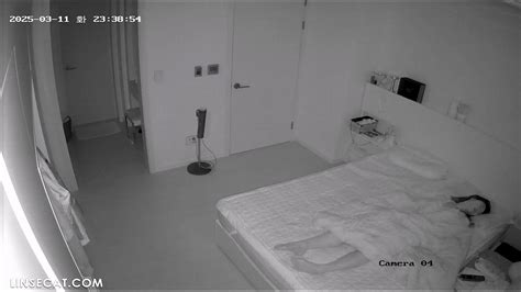 독점 영상 해킹된 한국 가정용 IP 카메라 개의 성적 장면 아내는 남편이 섹스 후 샤워를 하는 동안 항상 몰래 자위행위를 한다 그녀는 오르가즘을 경험할 때 발가락이