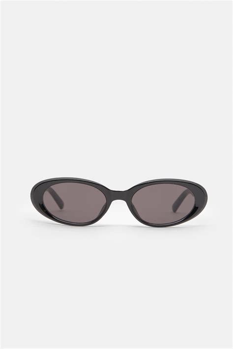 Discover The Latest In Womens Sunglasses Pullandbear