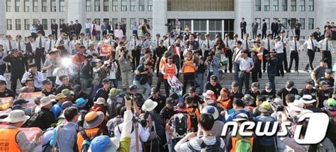 공무원연금 지급률 17 기여율 9로 단계 조정종합 뉴스1