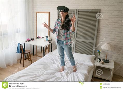 Woman Wearing The Virtual Device Stock Image Image Of Casual Catch