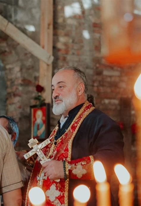 ახალი ნაკურთხი ვიყავი მღვდლად როცა შენზეა ჩემი იმედი