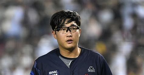 박세웅 ‘8이닝 1실점 호투를 마치고 Mk포토