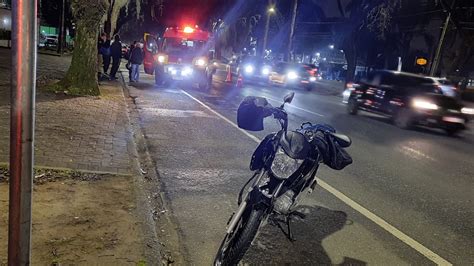 Idoso de anos fica em estado grave após ser atropelado por moto ao atravessar avenida no