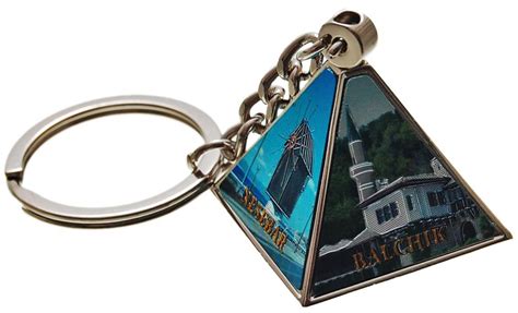 Сувенирен метален ключодържател пирамида декорирана със забележителности по Черноморието