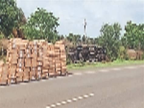 The Truck Going To Chhattisgarh Overturned Due To Steering Failure