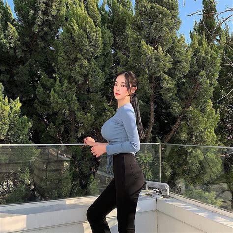 とてもふっくらしています妹の超ホットなガールフレンドの写真は素晴らしい視点で爆発し長老たちの超起業家精神はあまりにも充実しています