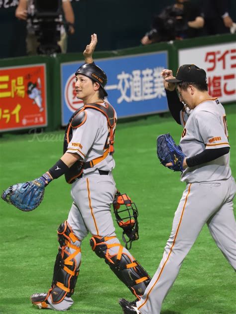 Kazumi⚾🐿️ On Twitter 2023610⚾ソフトバンクvs巨人 お知り合い？に手を挙げて応える笑顔の爽やかさ 小林誠司