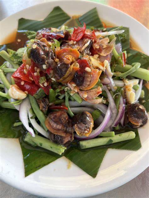 ส้มตำ ลำยอง By เจ้ฝน Samut Sakhon