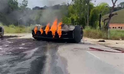Caminhão Pega Fogo Após Tombar Na Br 116 Em Teófilo Otoni Veja O