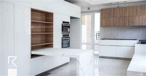 کابینت مدرن با درب تلفیقی روکش چوب و هایگلس کابینت کابینت چوبی