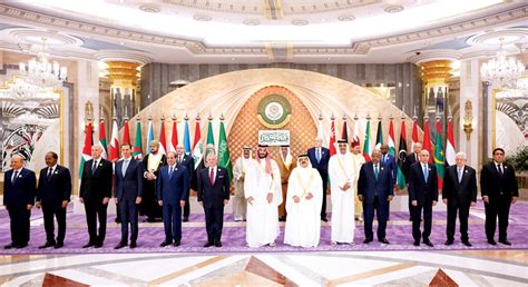 القمة العربية الـ 32 توافق على التكاتف لحل قضايا الأمة ودعم السلام