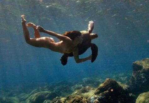 Nude Diving Girls