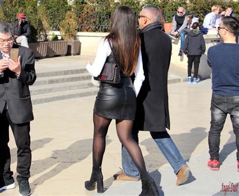 Guapa Y Sexy Chica En Vestido Entallado Mujeres Bellas En La Calle
