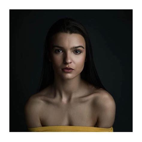 Lexie Essence Model Management