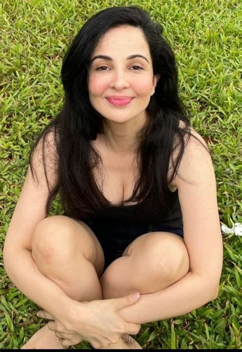 Rukhsar Rehman Scrolller