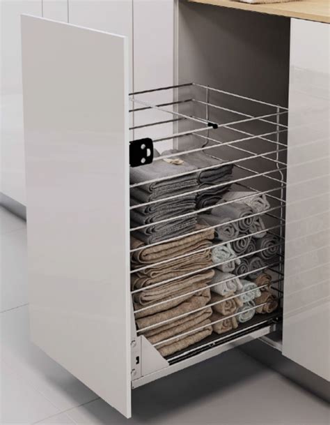 Выкатная корзина для белья в шкаф blum - 84 фото