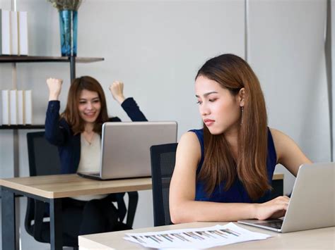 主管愛下指導棋同事只會出一張嘴在職場生存該如何判斷誰在幫你誰又想害你518職場熊報