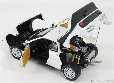 KYOSHO 08304W Scale 1 18 LANCIA 037 RALLY PRESENTATION 1982 WHITE