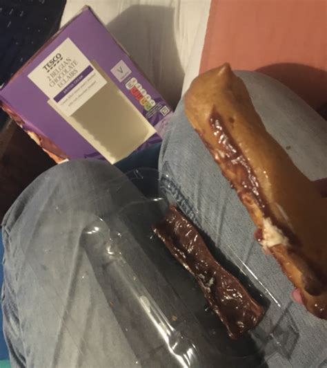 My eclair was upside down in the box... : r/Wellthatsucks