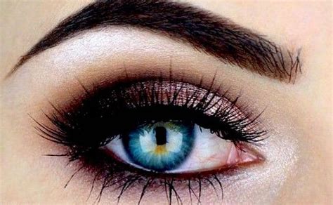 35 Idées De Make Up Pour Les Yeux Bleus Maquillage Yeux Bleus Gris