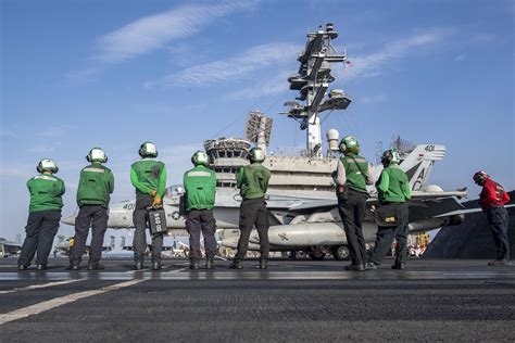 Carrier Uss Dwight D Eisenhower Back In Red Sea Passes 200 Day