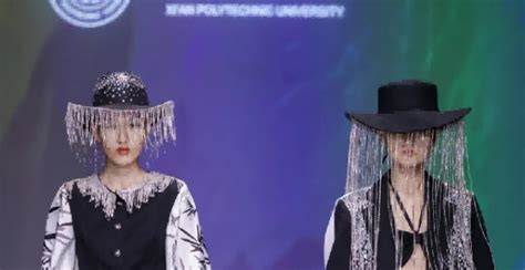 西安工程大学服装与艺术设计学院2023毕业作品展亮相中国国际大学生时装周腾讯新闻