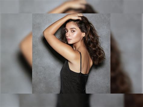 Alia Bhatt Seen In Bold Style In Black Outfit ब्लैक आउटफिट में Alia