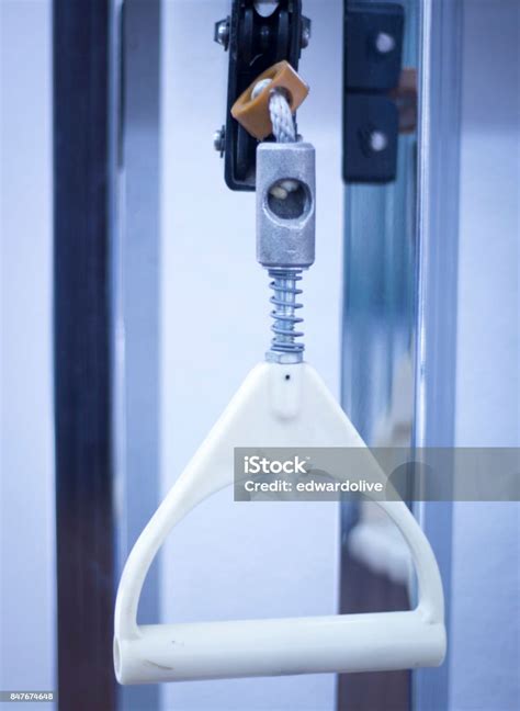 스포츠 상해 재활 및 정형 외과에서 물리 치료 센터 및 진료소에 물리 치료 장비 전문 건강관리와 의술에 대한 스톡 사진 및 기타 이미지 건강관리와 의술 건강한 생활방식