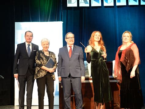 Powróćmy jak za dawnych lat piosenki i wiersze na czas karnawału