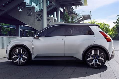 El Renault 5 eléctrico aparece nuevamente Conduciendo