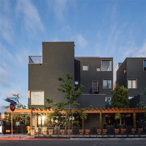 Jeff Svitak Arranges San Diego Apartment Block Around Open Courtyards