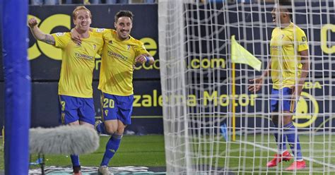 Álex Fernández E Iza Carcelén Posibles Renovaciones En El Cádiz Cf