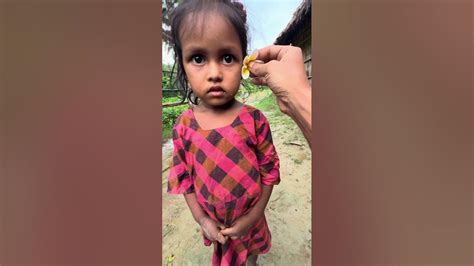 আলীকদম হেডম্যান পাড়ায় আসমার কানে গুজে দিলাম সুন্দর পাহাড়ি কাঠগোলাপ