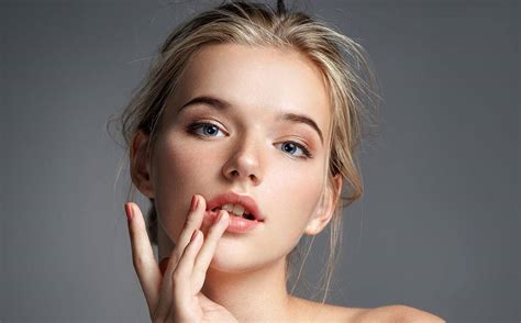 5 Super Easy Makeup Tips That Make Your Skin Look Flawless Fashionisers©