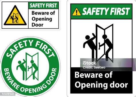 ความปลอดภัยต้องระวังการเปิดประตูป้ายบนพื้นหลังสีขาว ภาพประกอบสต็อก ดาวน์โหลดรูปภาพตอนนี้ Istock