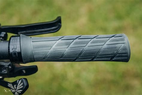 Ergon GD1 Vs GE1 Grips Mano A Mano