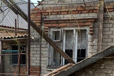 Поліція фіксує наслідки ворожих нічних обстрілів у Нікопольському районі