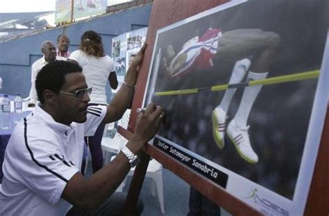 Rei do salto em altura Javier Sotomayor mantém coroa após 30 anos