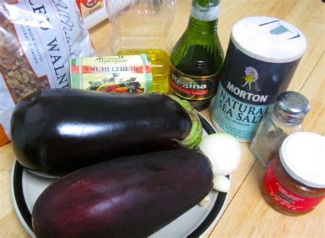 Рулетики из баклажанов с орехами
