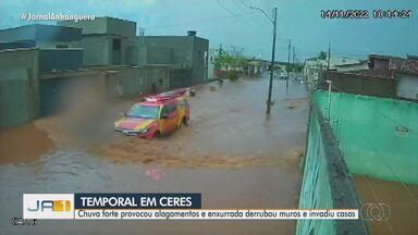 JA 1ª Edição Chuva forte provoca alagamentos e enxurrada derruba