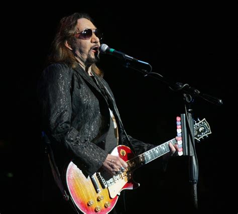Goodbye Spaceman Founding Kiss Guitarist Ace Frehley Dies Aged 74