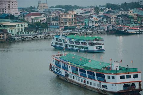စစ်ကောင်စီကဦးစီးကျင်းပတဲ့ မော်တင်စွန်းဘုရားပွဲသွားတဲ့ သင်္ဘောပေါ်မှာ
