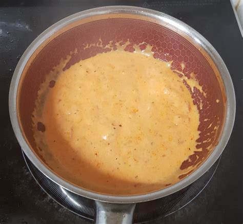 토마토를 이용한 브런치 요리 토마토 치즈 소스 플레이트