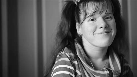 Уляна дівчинка яка малює ротом Youtube