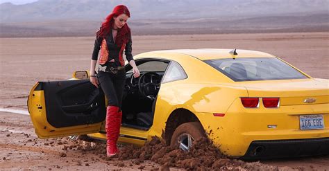 22 Hilarious Pictures Of Cars Stuck In Mud