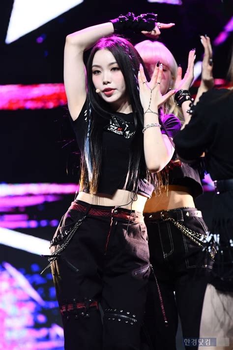 빌리 수현 시크함 물씬~ 한국경제