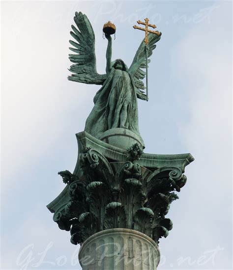 Gábriel arkangyal Photo by Globe M OWL Hungary Millenniumi Emlékmű Millennium Monument